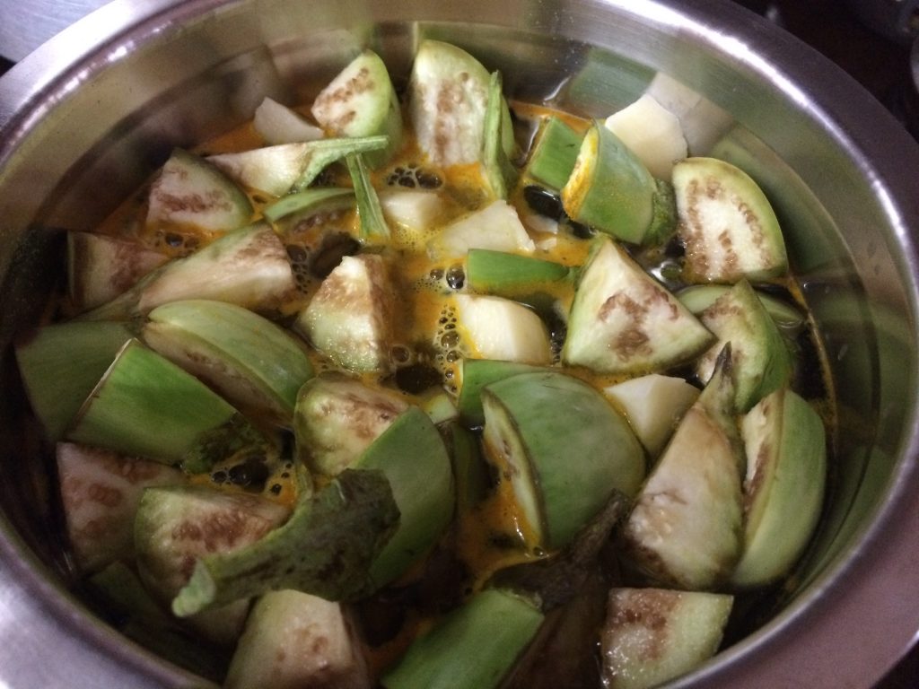 Vankai mudda koora recipe | Brinjal Potato Curry with Tamarind Juice