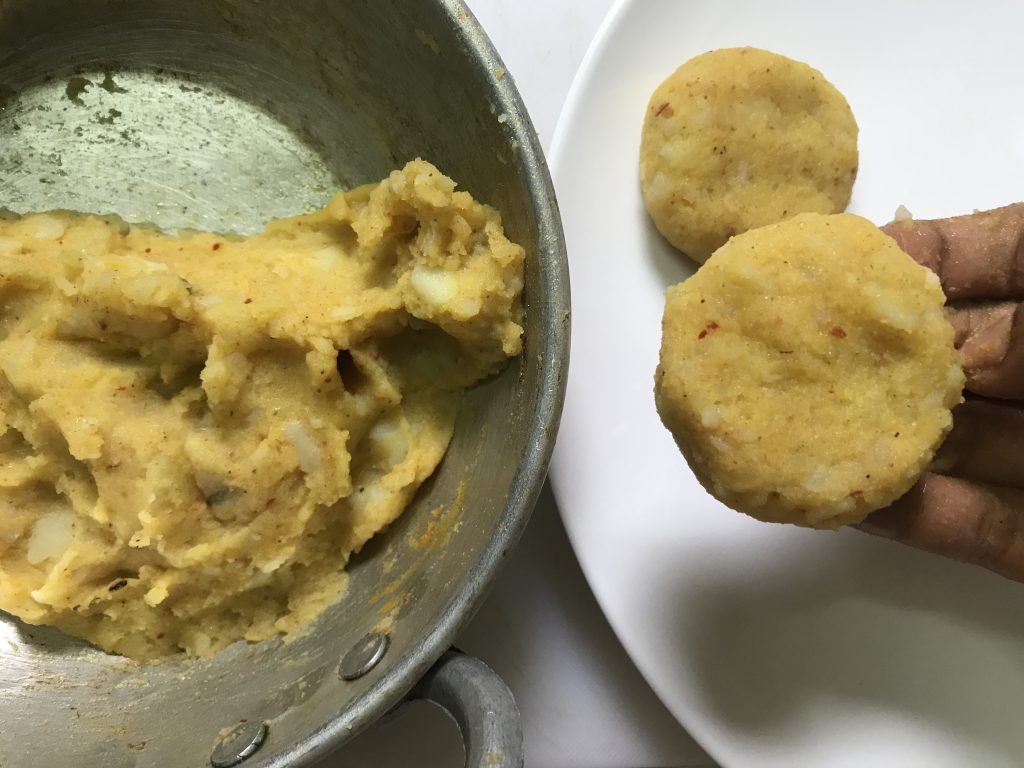 Ragda Chaat Recipe | Matar chaat | Ragda patties recipe